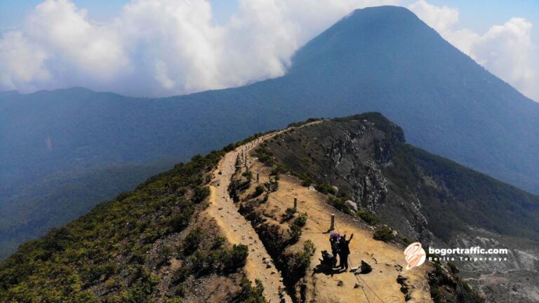 Harga Tiket dan Aturan Terbaru Pendakian Gunung Gede 2025, Simak ...